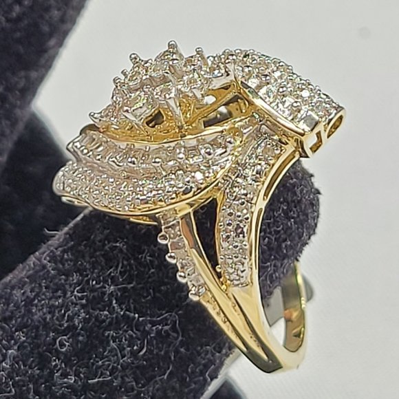 Jewelry | Nwt 18k Gold Ring With Diamonds | Poshmark